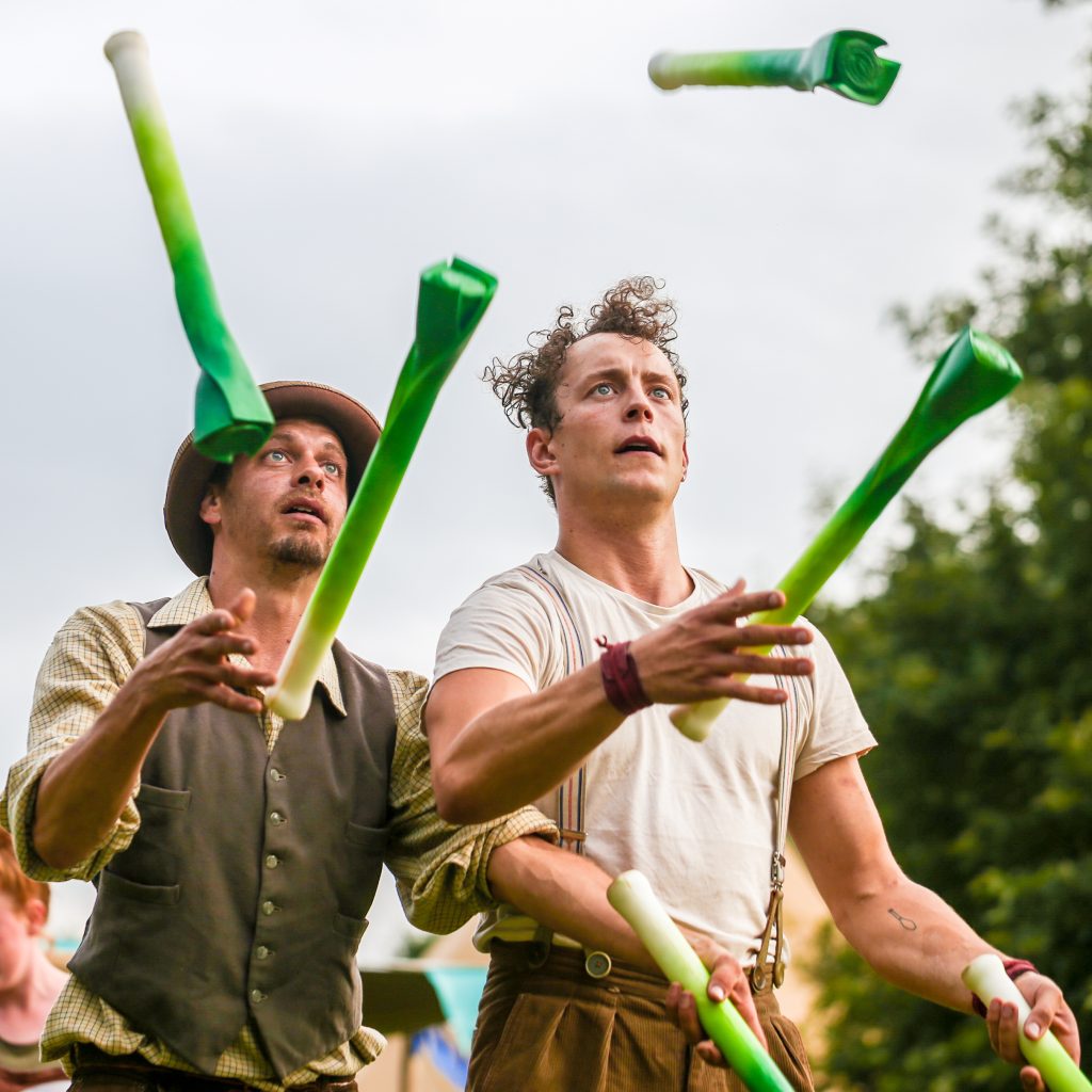 FARM YARD CIRCUS - Super Culture